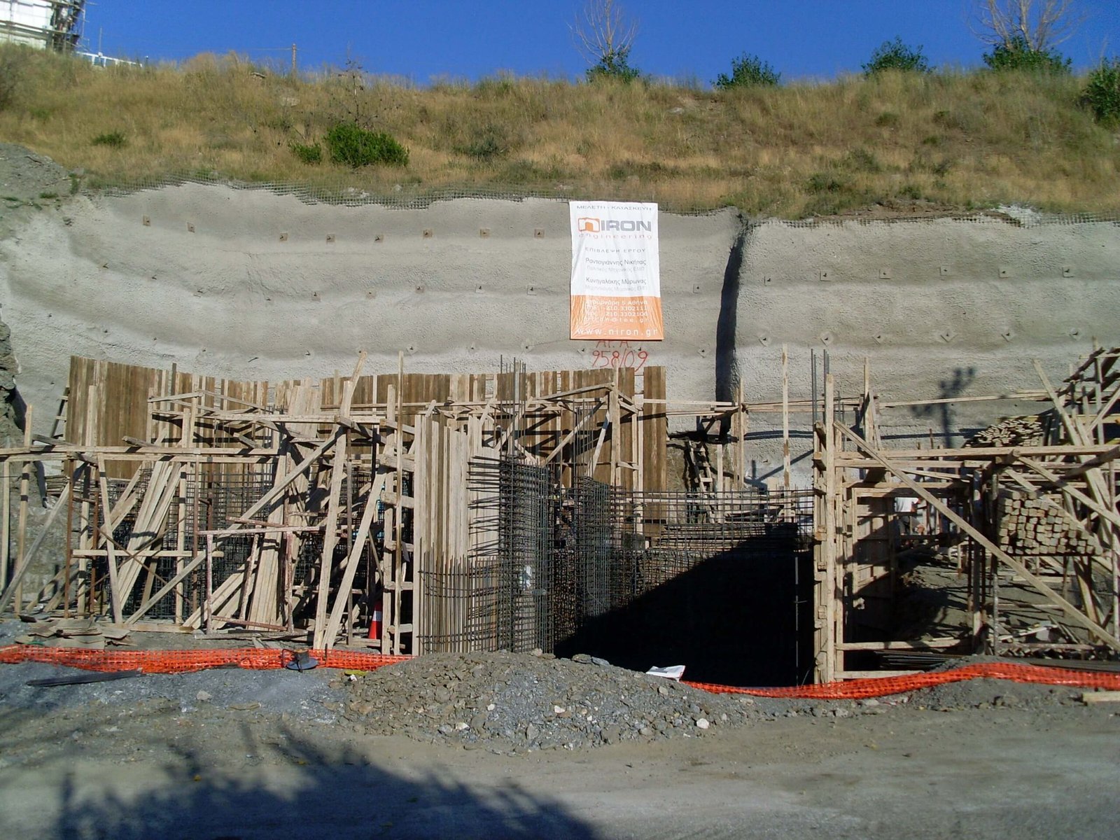 Soil reinforcement and load bearing construction - niron.gr